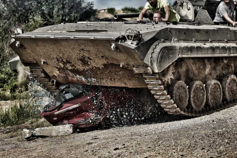 Fahrerlebnisticket buchen: Panzerfahrt mit Car Crash im BMP
